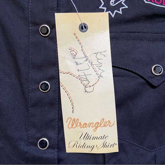 Wrangler | Tops | Nwt Wrangler Womens Lakeside Rodeo Logo Button Up ...